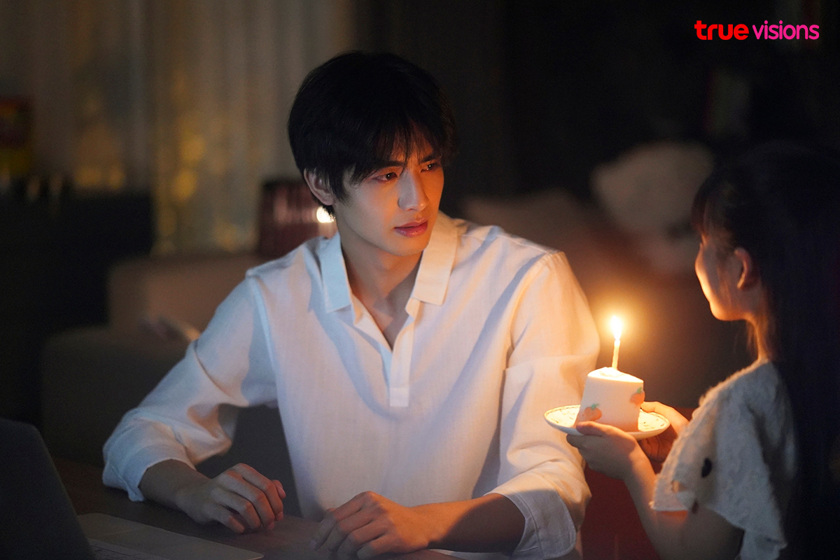 "ซ่งเวยหลง" พระเอกหล่อละมุนที่เหมือนหลุดออกมาจากการ์ตูน